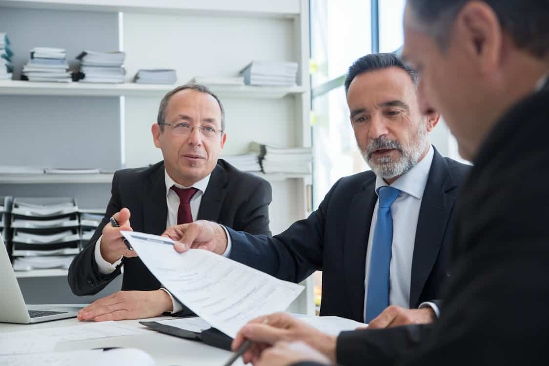 5 Common Business Disputes You Can Resolve with Lawyers - Origen Board